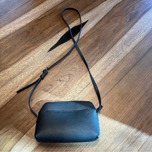 Universal Thread | Bags | Nwot Universal Thread Small Black Crossbody ...